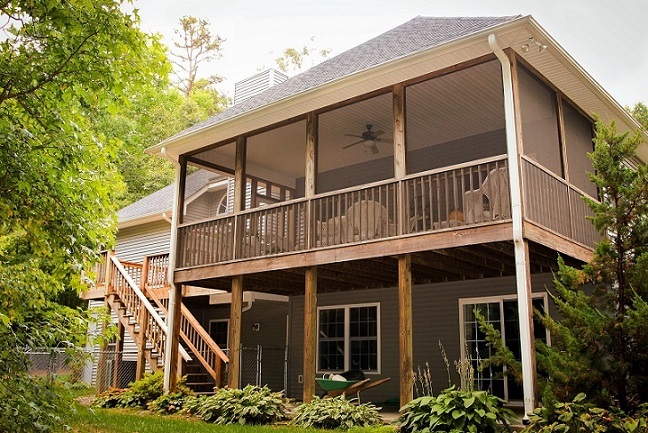 5 Tips for Building a Roof Over a Deck