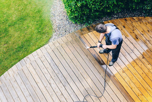 Top Benefits of Hiring Professional Exterior Home Cleaning Service