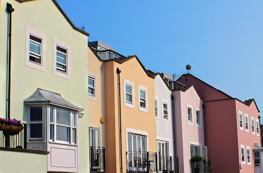 Comparing the Costs: Townhouse vs Rowhouse Living